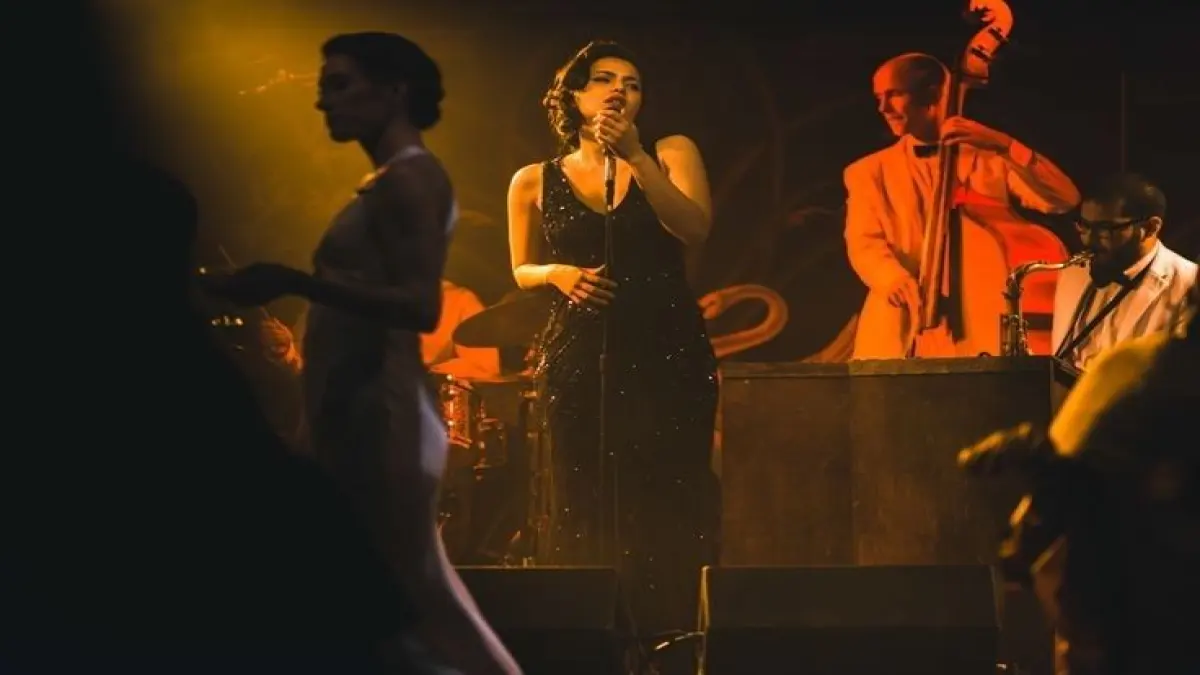 When you're a jazz singer in the vintage jazz bar - Quiz.Postjung.com